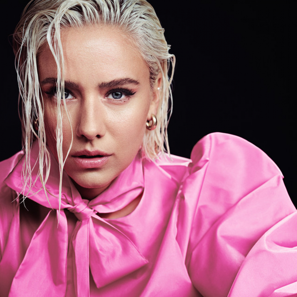 Hate Being Alone - Letra - Dagny - Musica.com