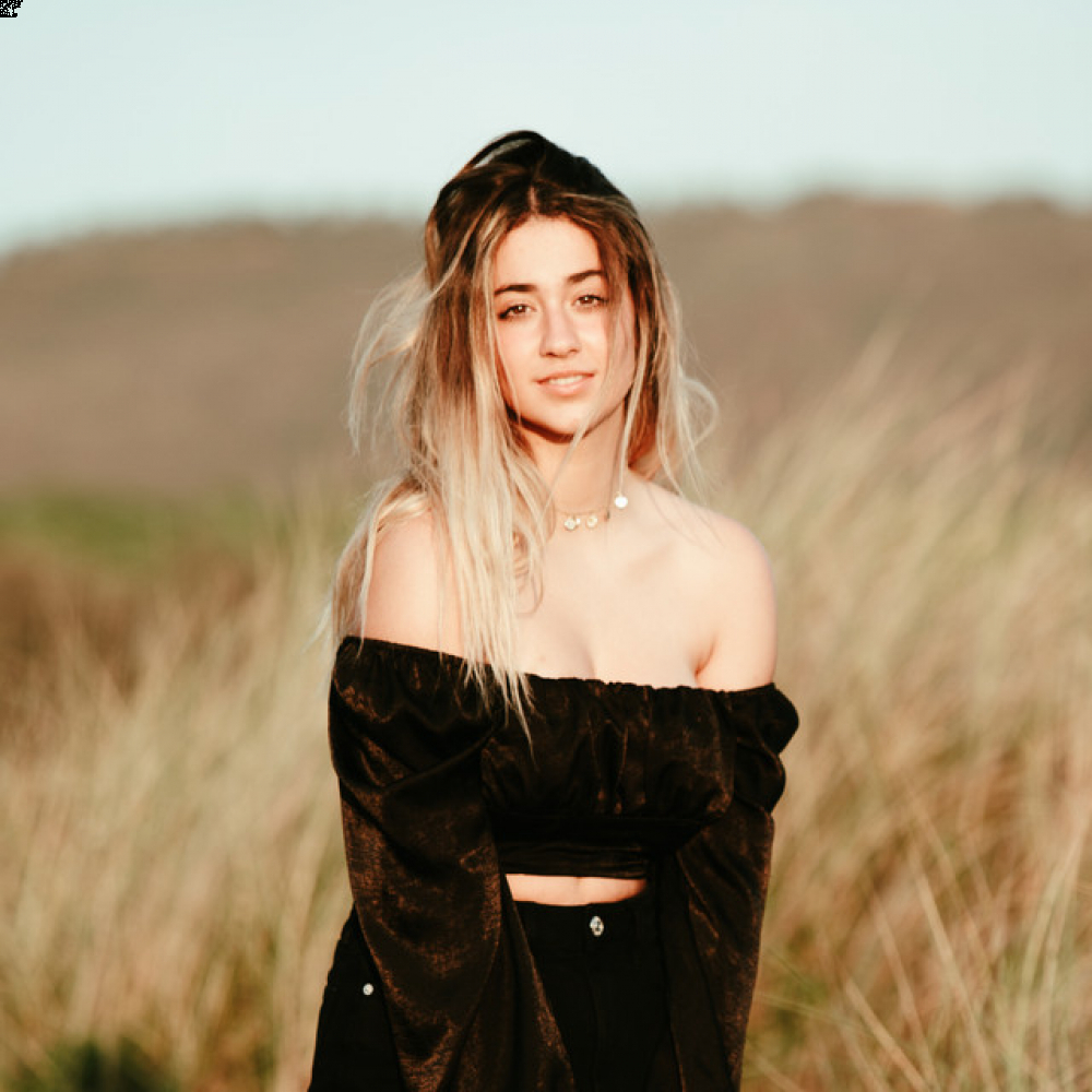 Biografía de Lu Decker - Musica.com