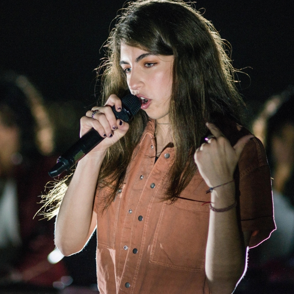 Locutorio - Letra - Sara Socas y Vlack Motor - Musica.com