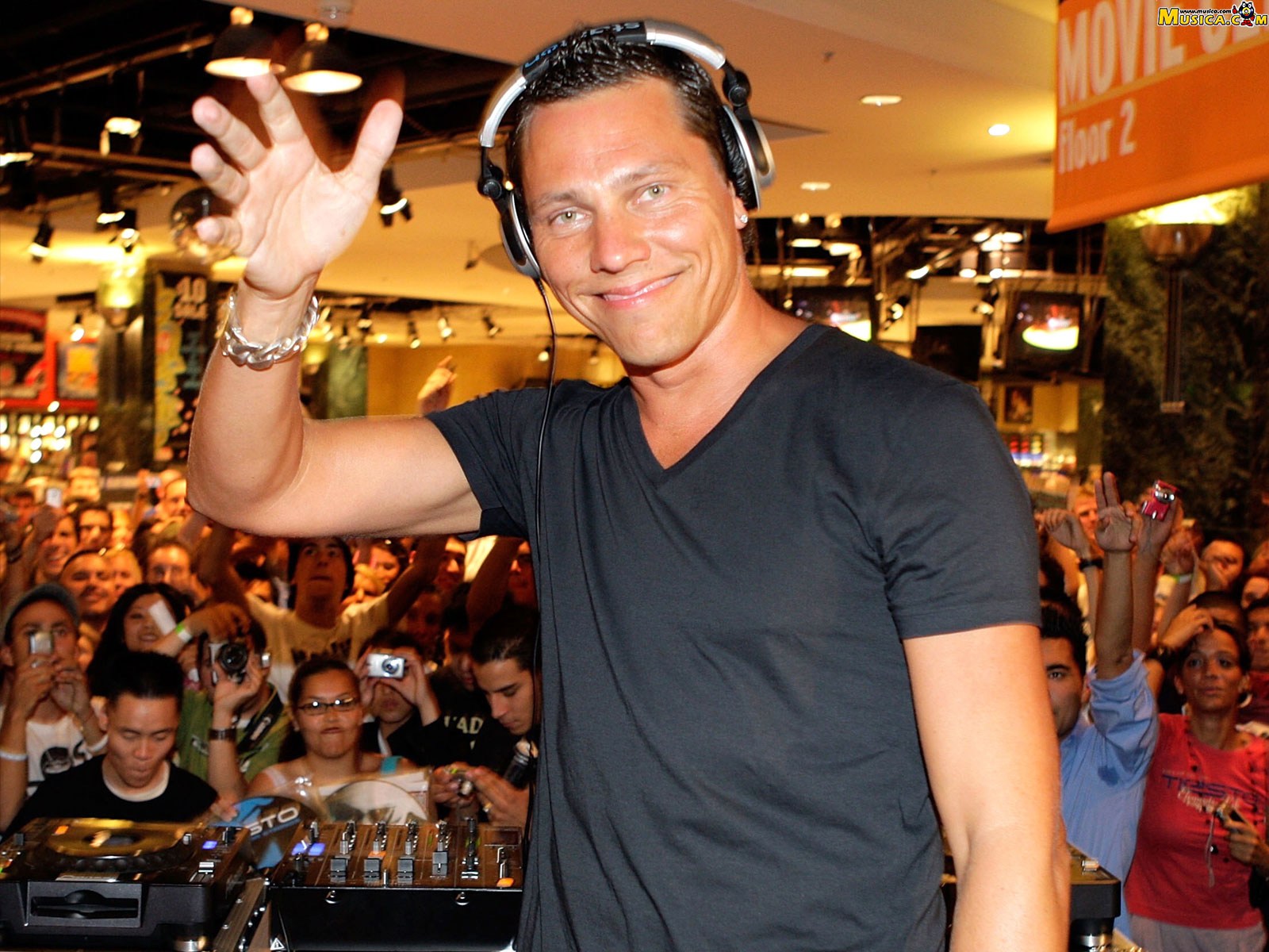 Fondo de pantalla de DJ Tiesto - MUSICA.COM
